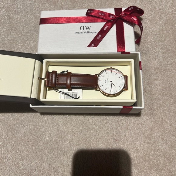 Daniel Wellington | Accessories | Daniel Wellington Classic Brown ...